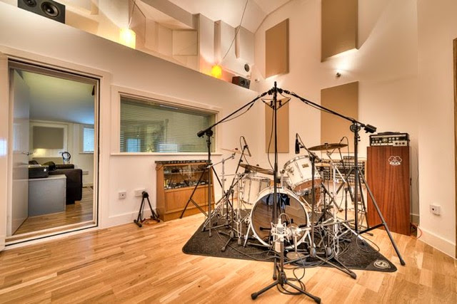 STUDIO FOR SALE - BRIGHTON - AllStudios