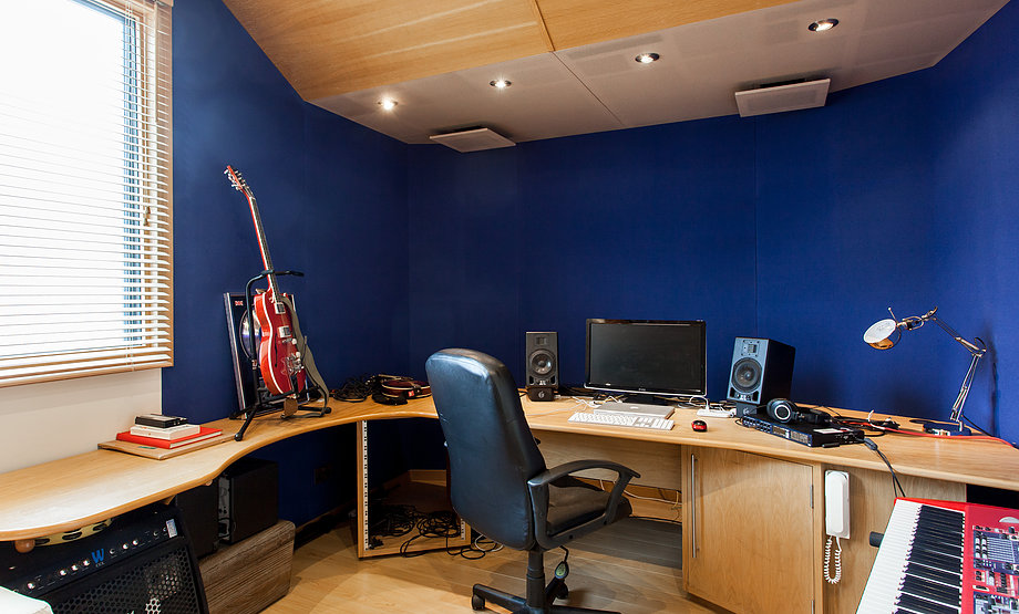 LONDON W3 - PRODUCTION ROOM AVAILABLE FOR LONGTERM LET - AllStudios