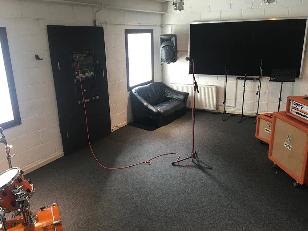 LARGE PRODUCTION ROOM - NATURAL LIGHT - HACKNEY - AllStudios