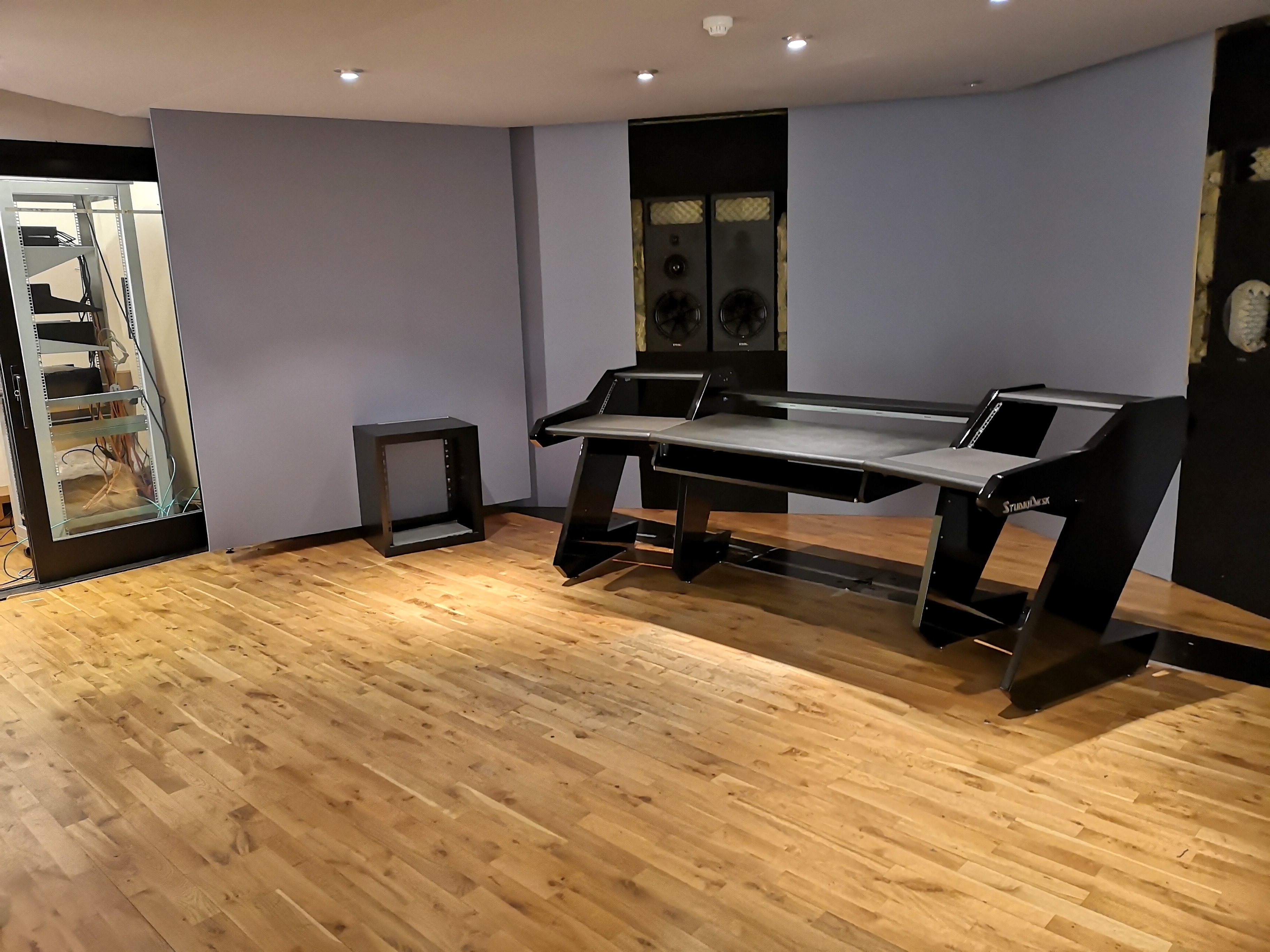 PRODUCTION ROOM IDEAL FOR MASTERING OR MIXING - LONDON SW6 - AllStudios