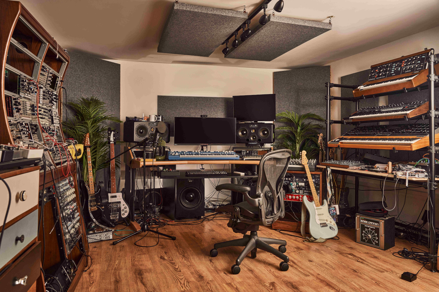 SEVEN SISTERS - LARGE PRODUCTION ROOM- £1650pcm - AllStudios